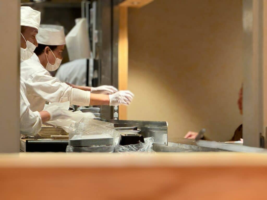 Open Kitchens: Transparency or Just a Show? | Food Poisoning News