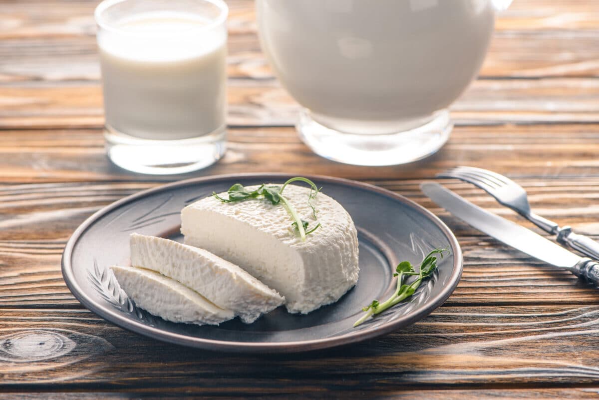 Navigating Listeria Risks in Soft-Ripened and Raw Milk Cheeses | Food ...